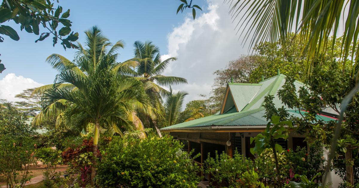 Apartment "Cocotier Du Rocher Self Catering Apartments" on La Digue ...