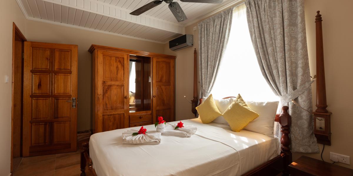 Villa "Villa Aya" on Praslin (Seychelles) - SeyVillas.com