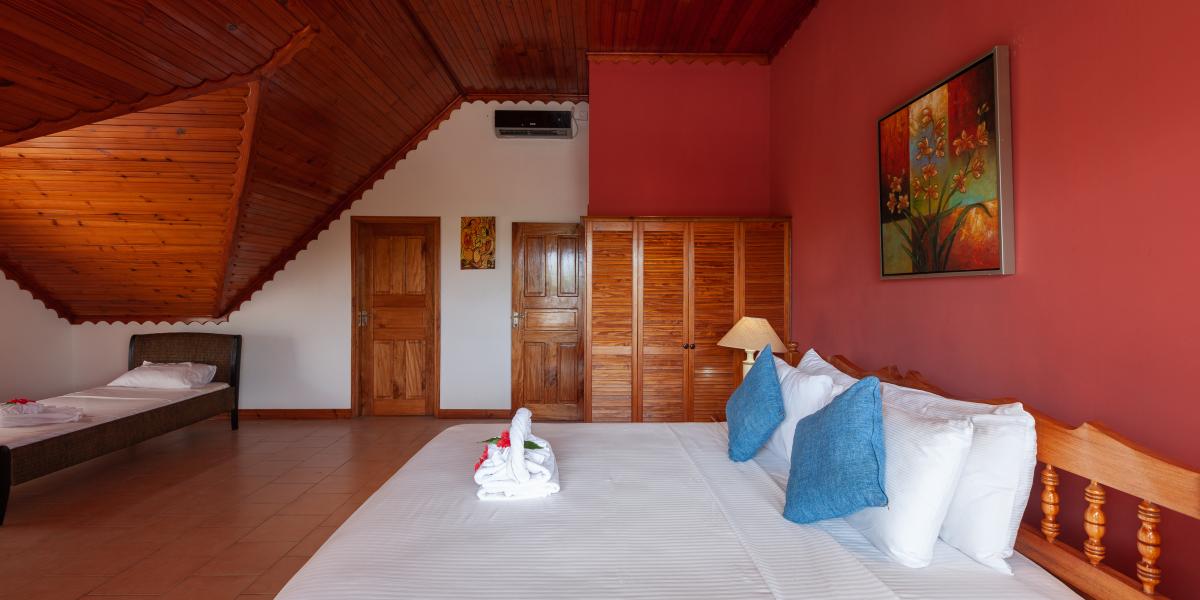 Villa "Villa Aya" on Praslin (Seychelles) - SeyVillas.com