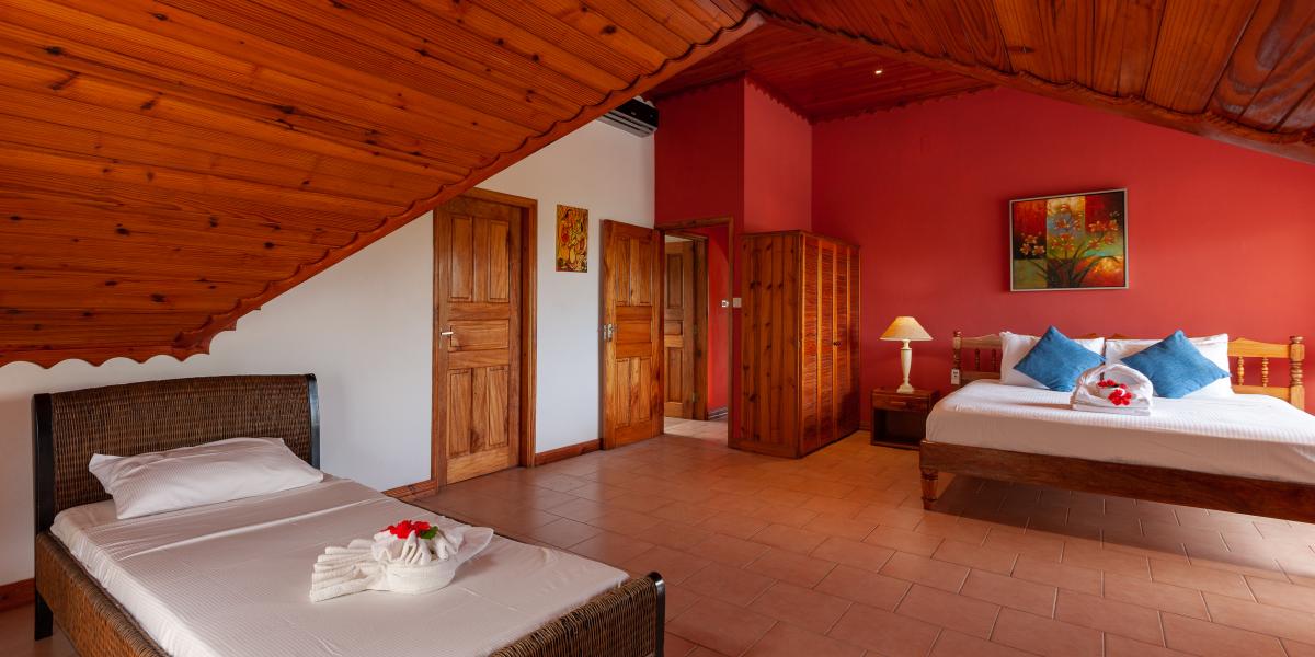 Villa "Villa Aya" on Praslin (Seychelles) - SeyVillas.com