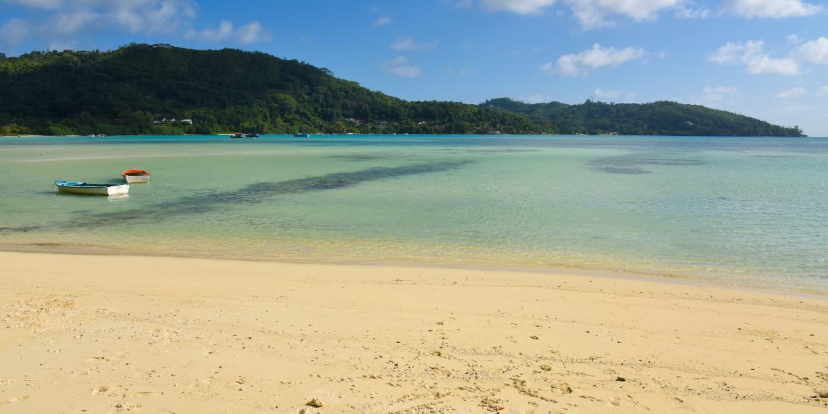 Beach "Anse à la Mouche" Mahé (Seychelles)