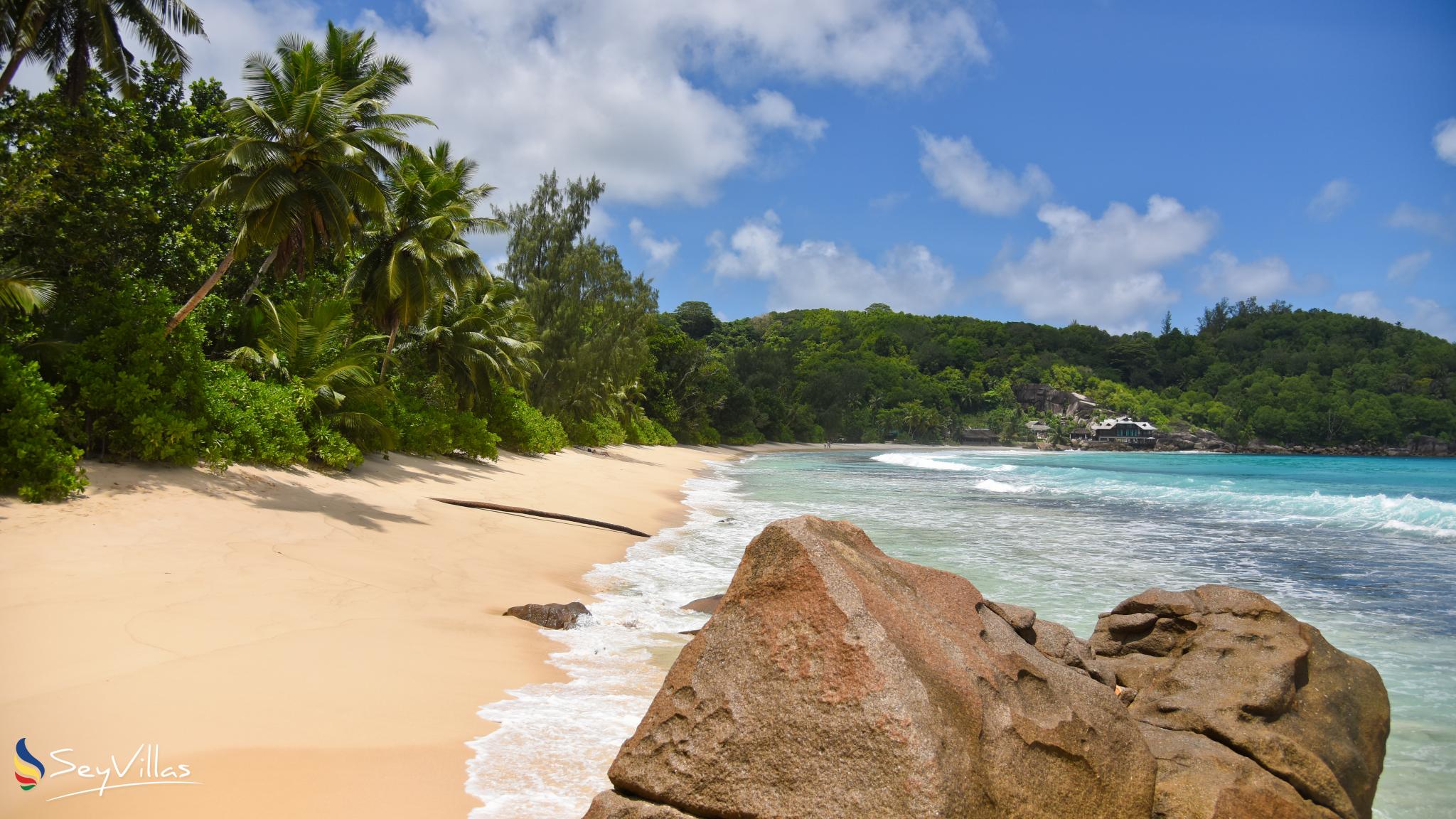 Strand "Anse Takamaka" Mahé (Seychellen)