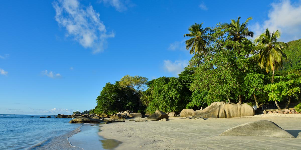 Beach "Beau Vallon" Mahé (Seychelles)