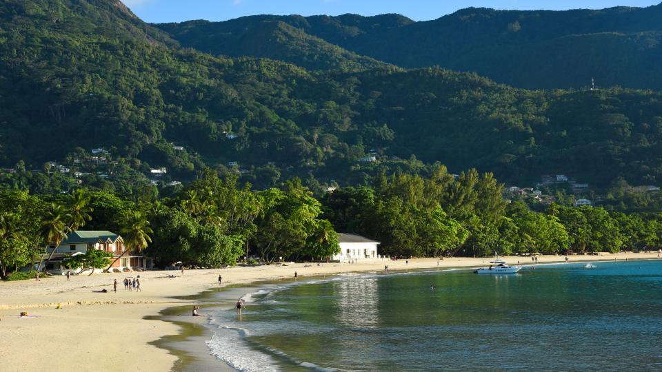 Beach "Beau Vallon" Mahé (Seychelles)