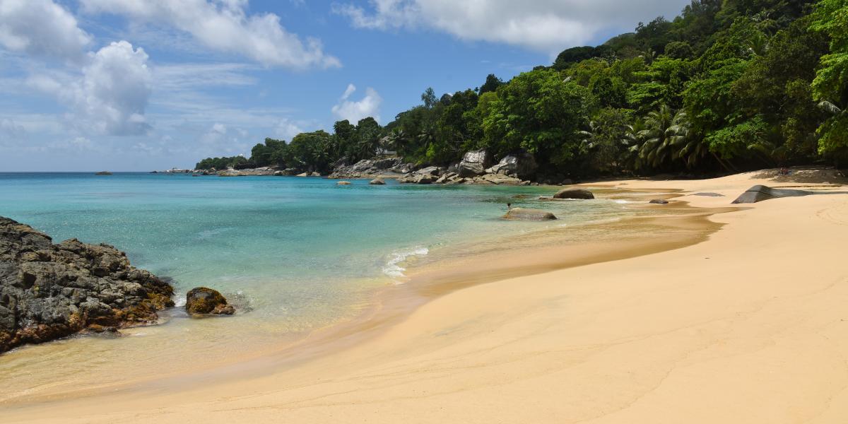 Beach "Sunset Beach" Mahé (Seychelles)