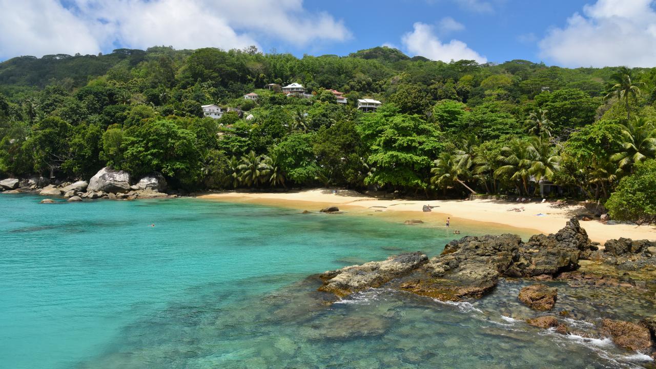 Strand "Sunset Beach" Mahé (Seychellen)