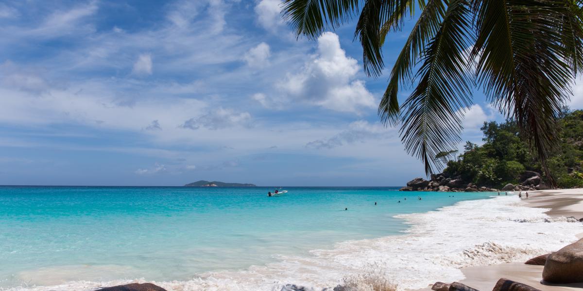 Strand "Anse Georgette" Praslin (Seychellen)