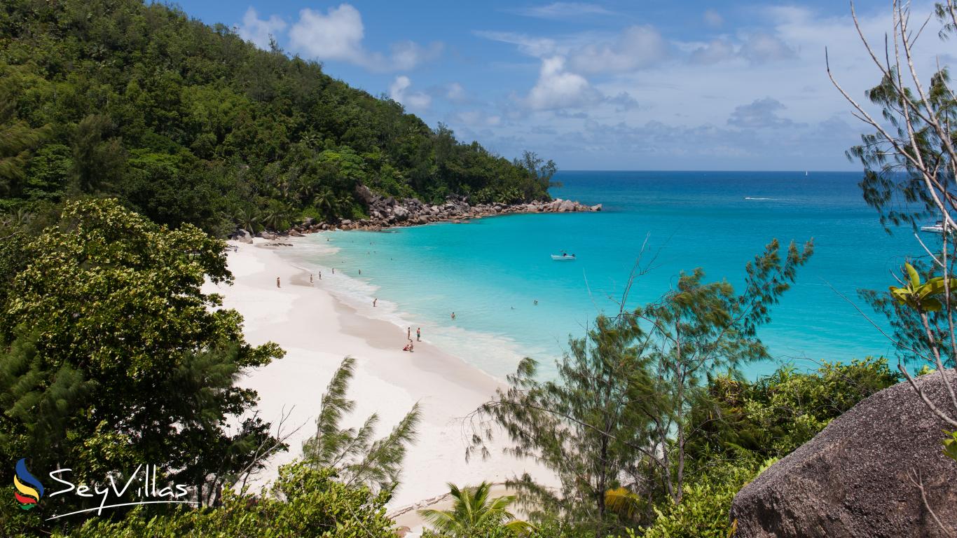 Beach "Anse Georgette" Praslin (Seychelles)