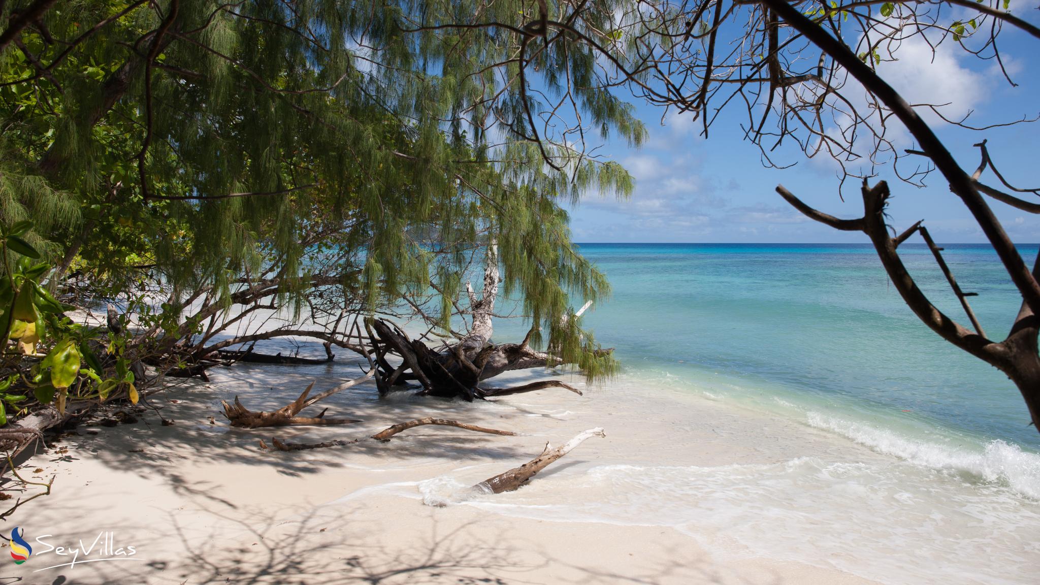 Beach "Anse Matelot" Praslin (Seychelles)