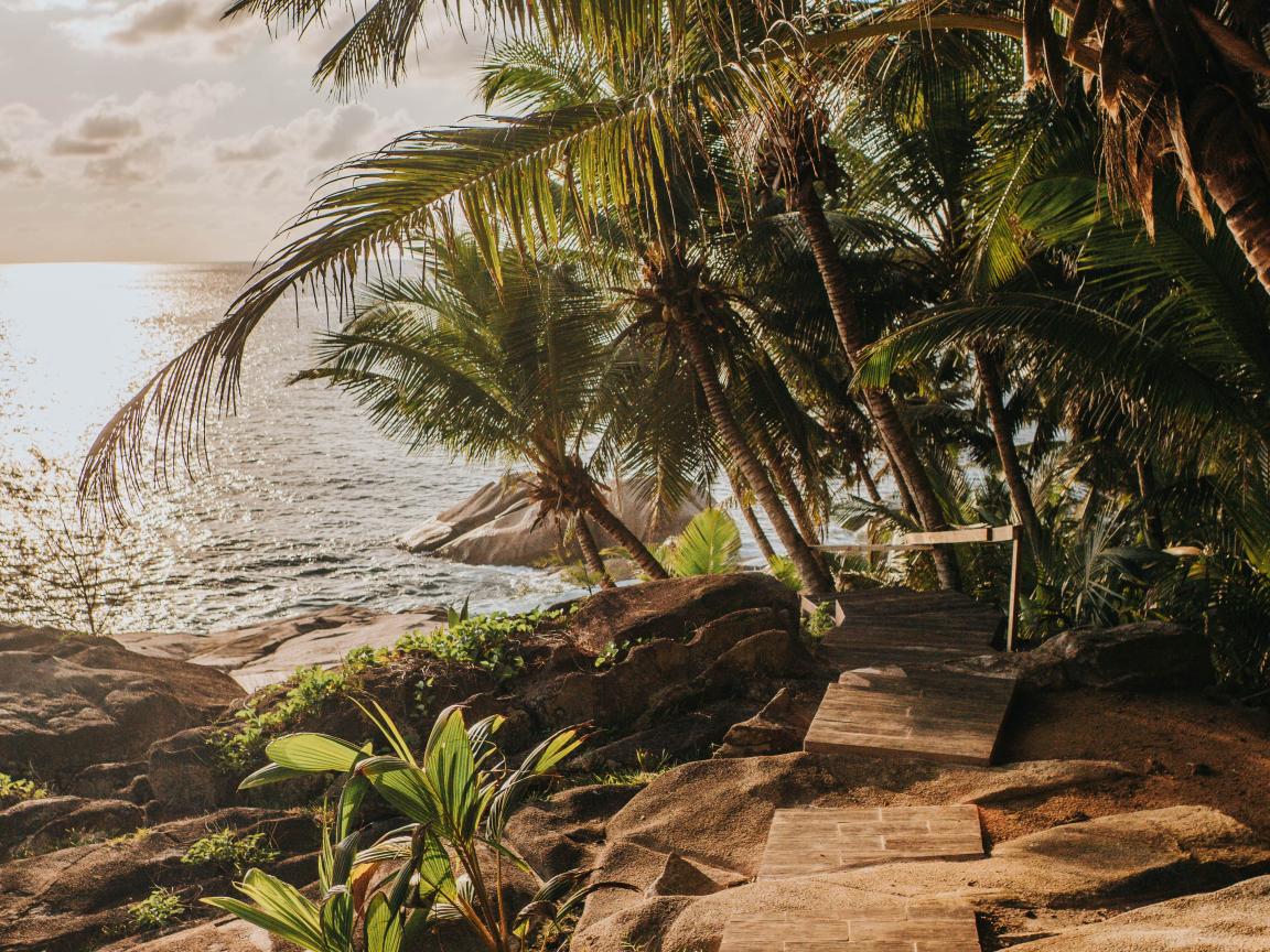 Excursion Mahé - Creole - Sunset Champagne On The Rocks - SeyVillas.com