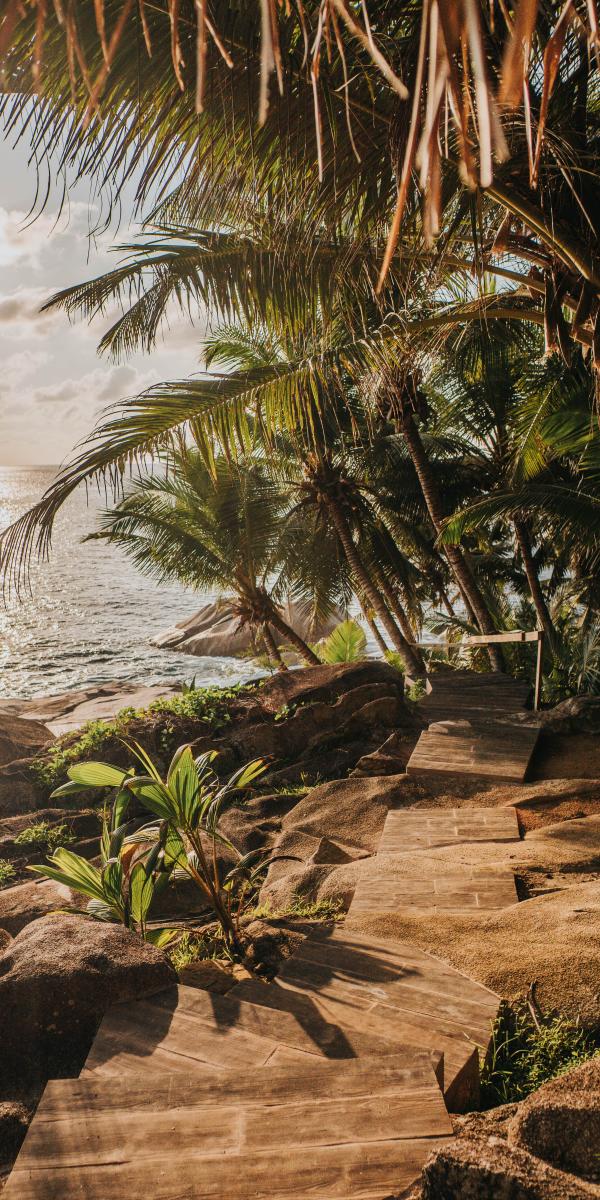 Excursion Mahé - Creole - Sunset Champagne On The Rocks - SeyVillas.com