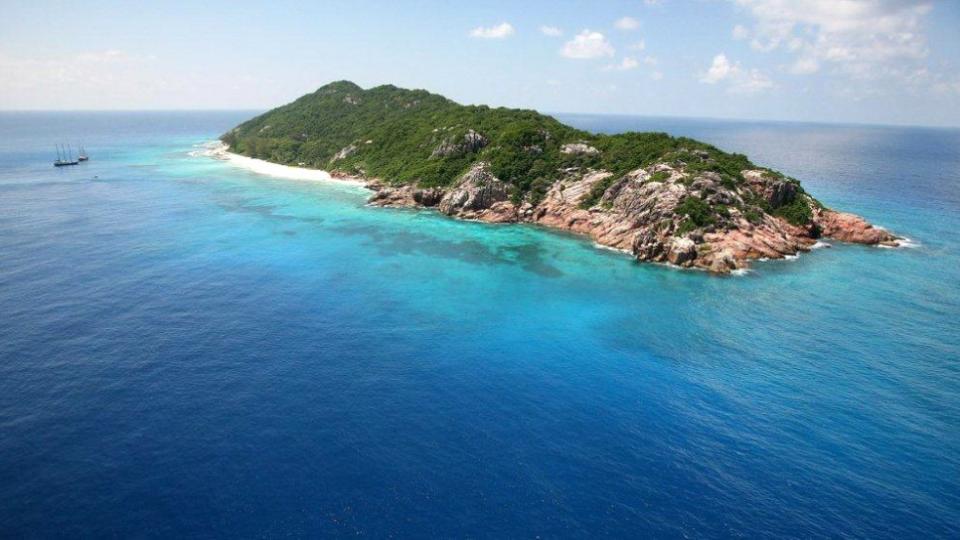 Diving & Snorkelling on Praslin (Seychelles) | Seychelles Travel Guide