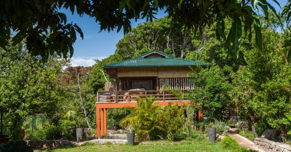La Pointe Beach Huts - Apartment - Hummingbird Beach Hut - Praslin ...