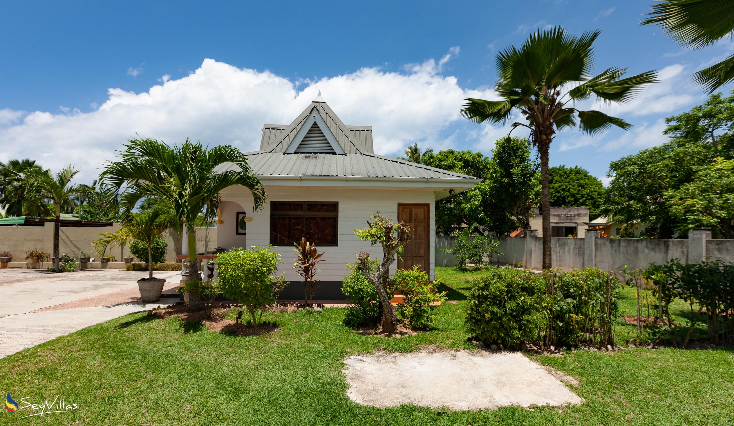 Villa "Villa Aya" on Praslin (Seychelles) - SeyVillas.com