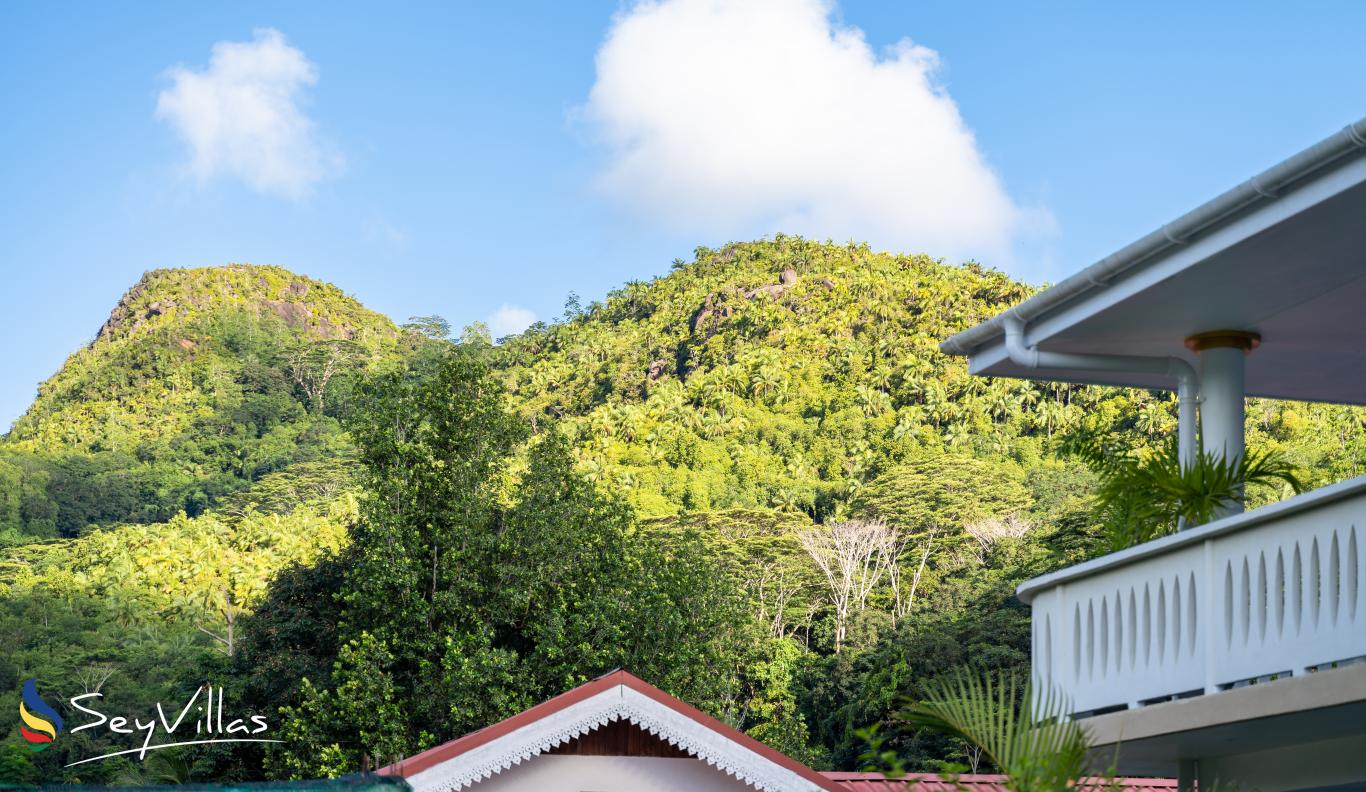 340 Degrees Mountain View Apartments - Apartment - Outdoor area - Mahé ...