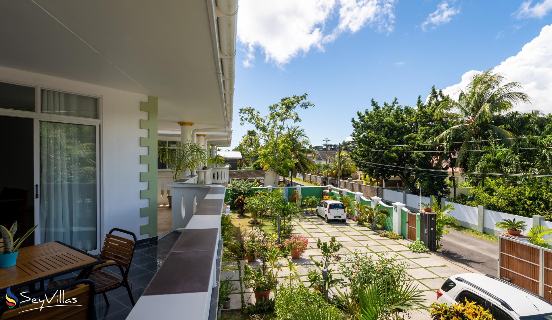 340 Degrees Mountain View Apartments - Apartment - Outdoor area - Mahé ...