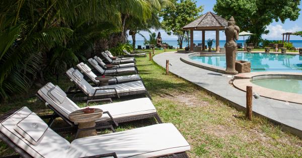 Castello Beach Hotel - Hotel - Outdoor area - Praslin (Seychelles ...